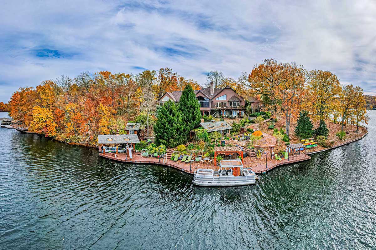 Check In/Check Out - Cedar Lodge - Lake Front Retreat & Resort in Arkansas